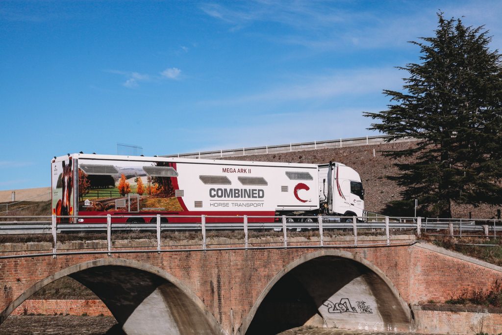 On its way – CHT – Combined Horse Transport